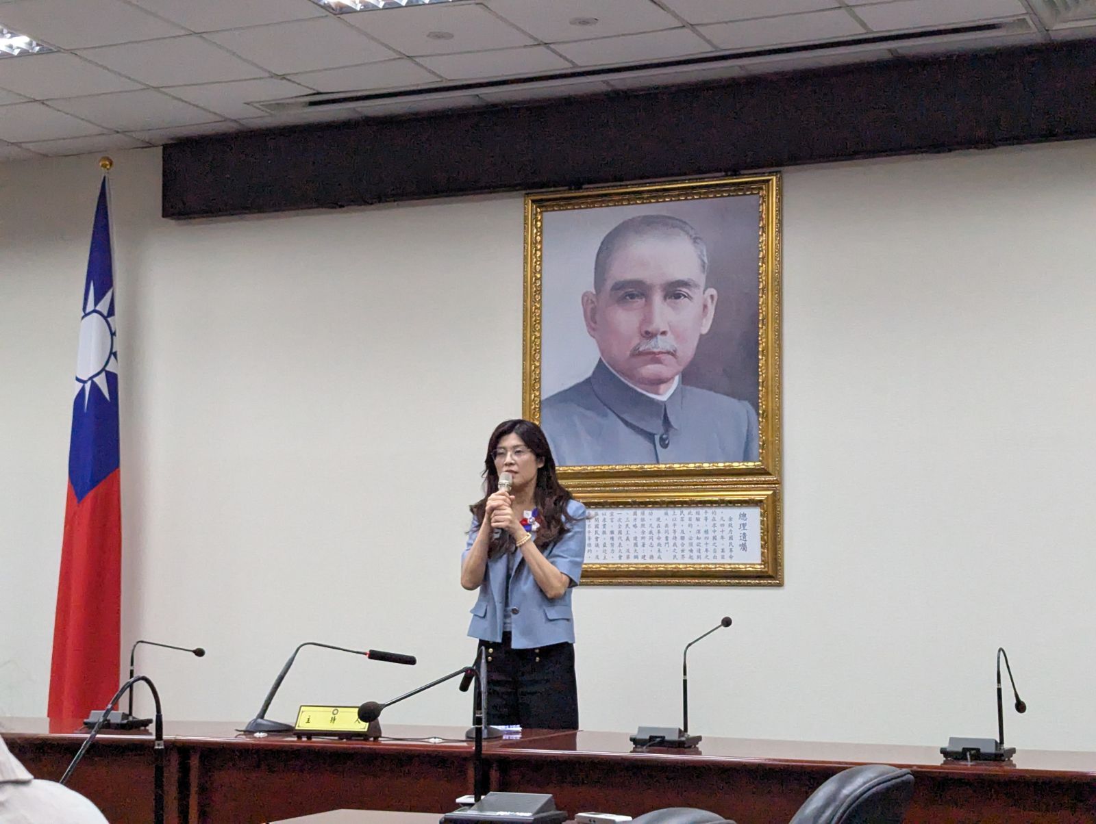 Cheng Li-wun Wins KMT Chair Election - Domino Theory